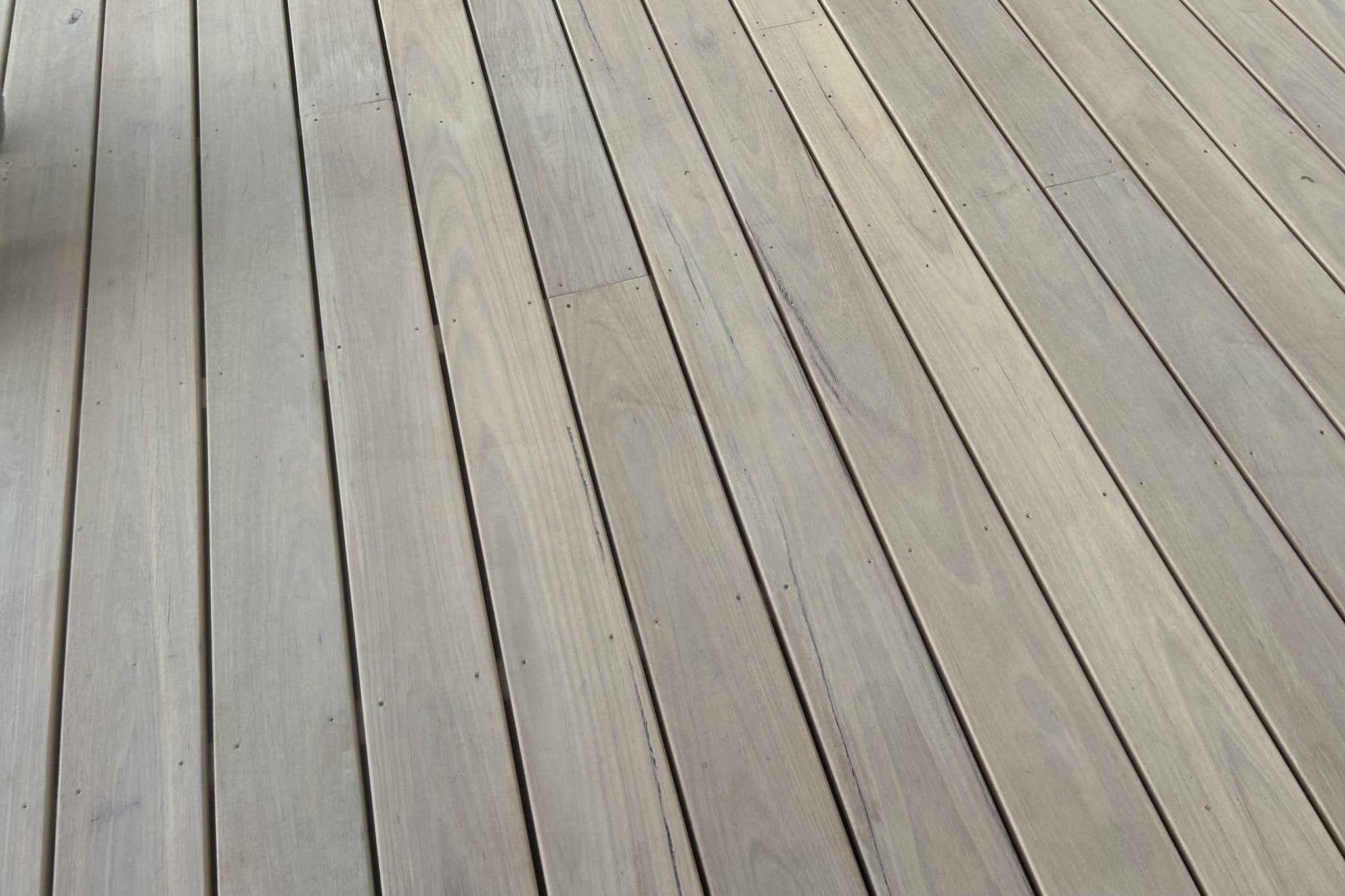 How to create a natural-look oiled timber deck with Bonnie Stacey Land ...